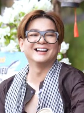 Ca Sĩ Vũ Hà: Tiểu Sử, Sự Nghiệp, Phong Cách Hài Hước Và Tình Bạn Mr.Đàm